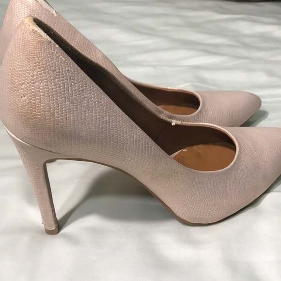 Cosmopolitan | Shoes | Golden Blush Cosmopolitan Pumps | Poshmark